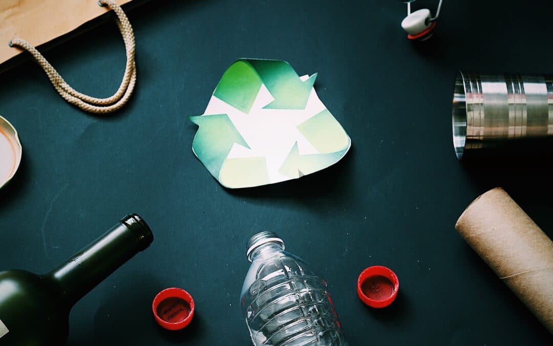 Cómo hacer manualidades creativas con materiales reciclables