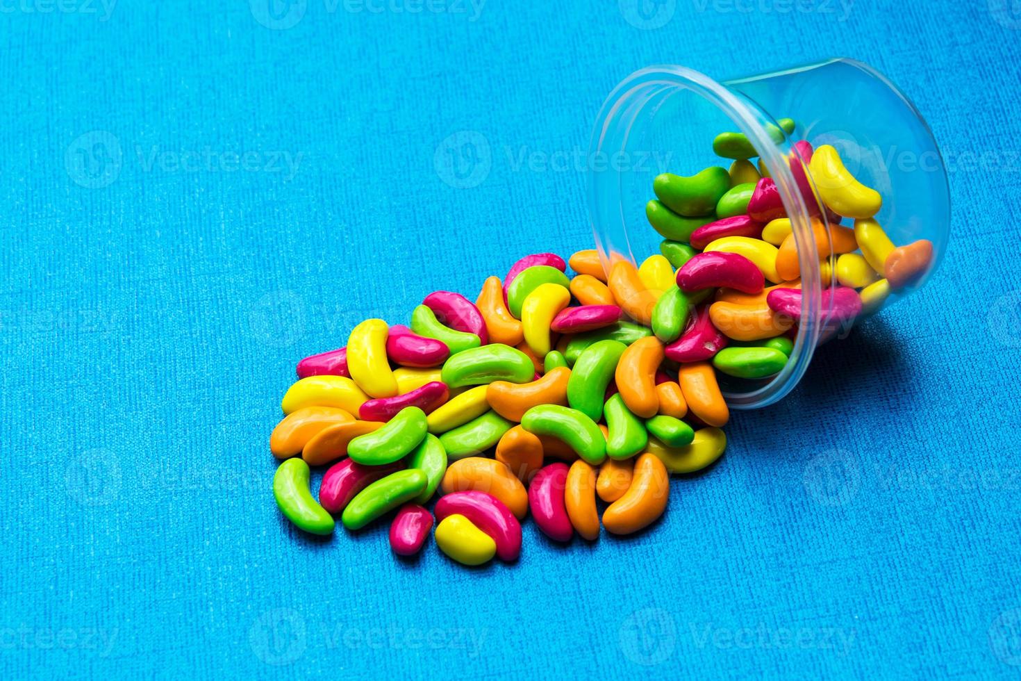 Qué árbol produce frutos pequeños, dulces y rojos